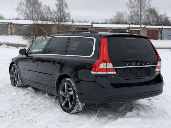 Black Volvo V70 2014 in Utena, with an engine capacity of 1.98 L and mileage of 258 thousand km for 8750 €, photo 5 on AUTOMOTO.COM.LV