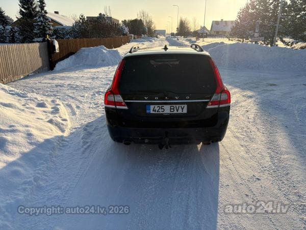 Black Volvo V70 2014 in Tallinn, with an engine capacity of 2.40 L and mileage of 221 thousand km for 8500 €, photo 10 on AUTOMOTO.COM.LV