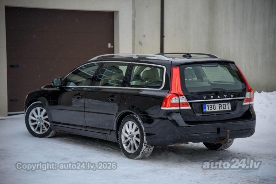Black Volvo V70 2014 in Parnu, with an engine capacity of 1.60 L and mileage of 330 thousand km for 7999 €, photo 4 on AUTOMOTO.COM.LV