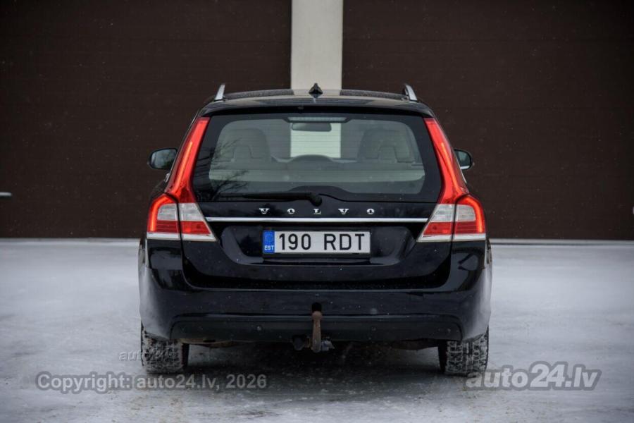 Black Volvo V70 2014 in Parnu, with an engine capacity of 1.60 L and mileage of 330 thousand km for 7999 €, photo 5 on AUTOMOTO.COM.LV