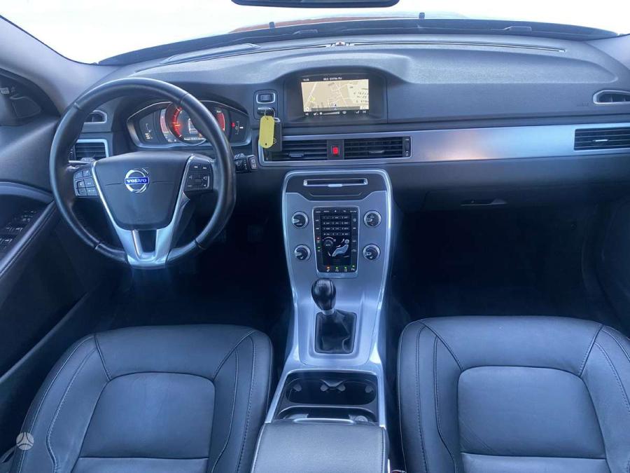 Melns Volvo V70 2014 Šauļi, ar dzinēja tilpumu 1.98 L un nobraukumu 263 tūkst. km par 8650 €, foto 15 vietnē AUTOMOTO.COM.LV