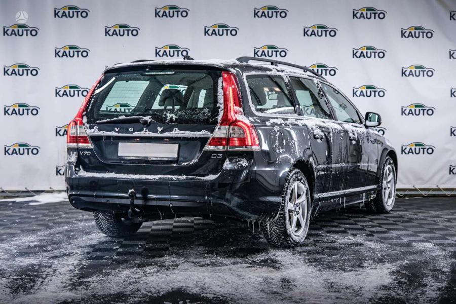 Black Volvo V70 2014 in Kaunas, with an engine capacity of 2.00 L and mileage of 271 thousand km for 8290 €, photo 3 on AUTOMOTO.COM.LV