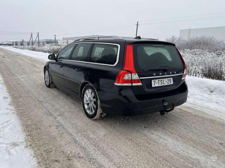 Black Volvo V70 2014 in Kaunas, with an engine capacity of 1.56 L and mileage of 285 thousand km for 7150 €, photo 6 on AUTOMOTO.COM.LV