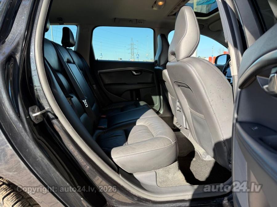 Black Volvo V70 2014 in Tartu, with an engine capacity of 2.00 L and mileage of 241 thousand km for 8200 €, photo 9 on AUTOMOTO.COM.LV