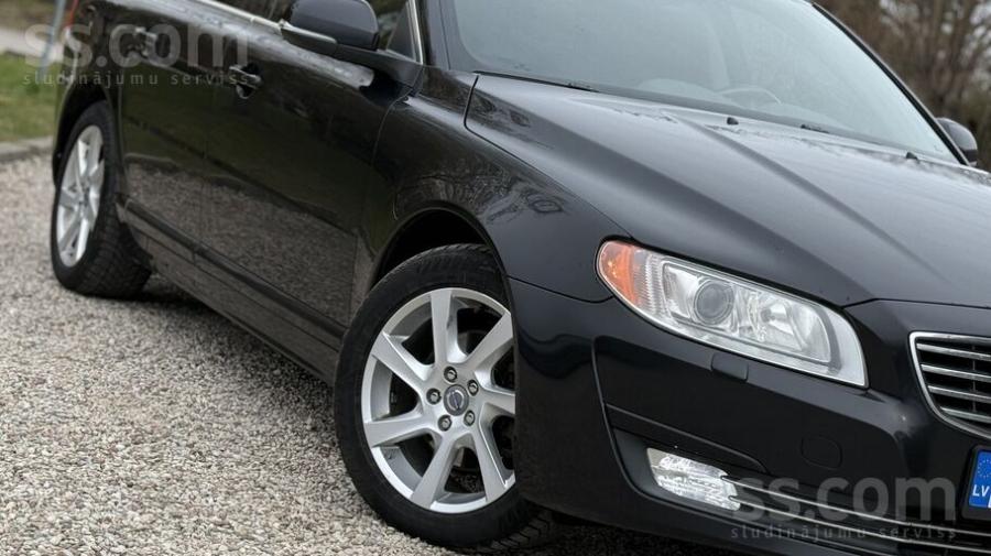 Black Volvo V70 2014 in Jurmala, with an engine capacity of 2.00 L and mileage of 0 thousand km for 5950 €, photo 12 on AUTOMOTO.COM.LV