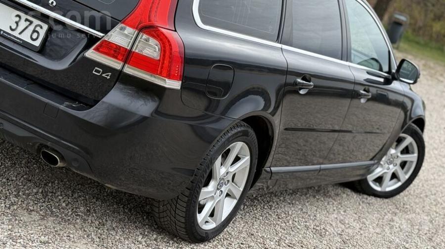 Black Volvo V70 2014 in Jurmala, with an engine capacity of 2.00 L and mileage of 0 thousand km for 5950 €, photo 16 on AUTOMOTO.COM.LV