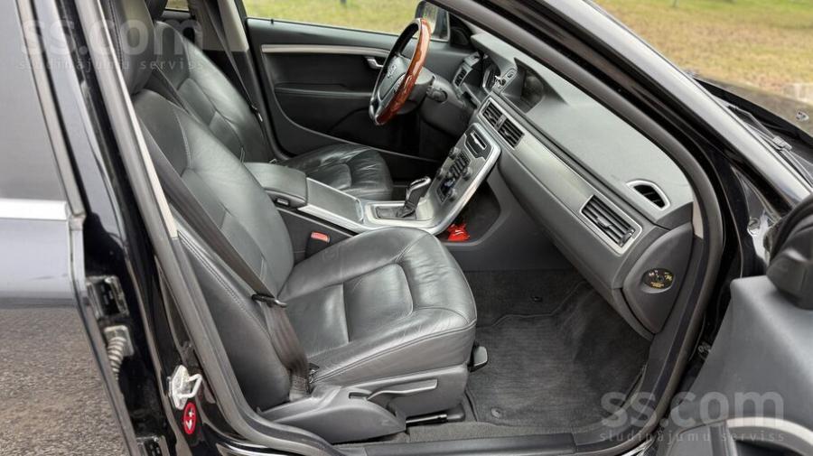 Black Volvo V70 2014 in Jurmala, with an engine capacity of 2.00 L and mileage of 0 thousand km for 5950 €, photo 17 on AUTOMOTO.COM.LV