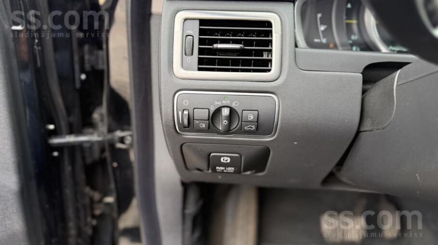 Black Volvo V70 2014 in Jurmala, with an engine capacity of 2.00 L and mileage of 0 thousand km for 5950 €, photo 23 on AUTOMOTO.COM.LV