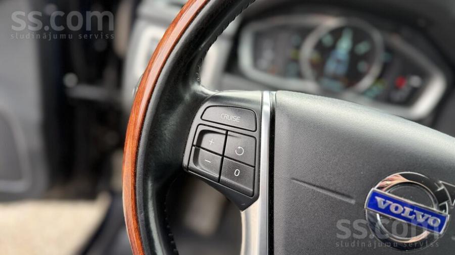 Black Volvo V70 2014 in Jurmala, with an engine capacity of 2.00 L and mileage of 0 thousand km for 5950 €, photo 24 on AUTOMOTO.COM.LV