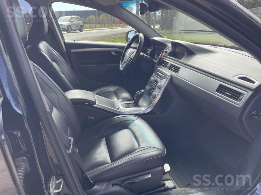 Melns Volvo V70 2014 Rīga, ar dzinēja tilpumu 2.00 L un nobraukumu 259 tūkst. km par 7290 €, foto 17 vietnē AUTOMOTO.COM.LV