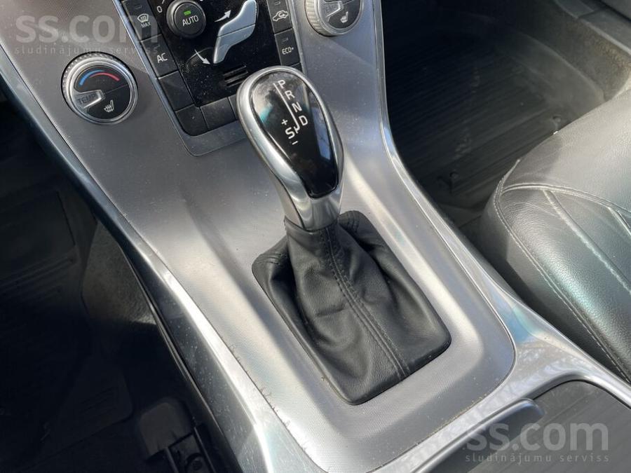 Melns Volvo V70 2014 Rīga, ar dzinēja tilpumu 2.00 L un nobraukumu 259 tūkst. km par 7290 €, foto 28 vietnē AUTOMOTO.COM.LV