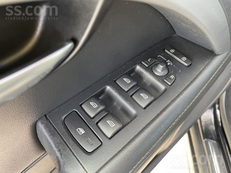 Melns Volvo V70 2014 Rīga, ar dzinēja tilpumu 2.00 L un nobraukumu 259 tūkst. km par 7290 €, foto 29 vietnē AUTOMOTO.COM.LV