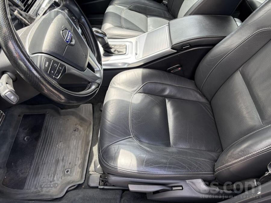 Melns Volvo V70 2014 Ogre, ar dzinēja tilpumu 2.00 L un nobraukumu 0 tūkst. km par 9500 €, foto 15 vietnē AUTOMOTO.COM.LV