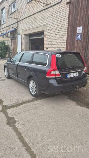 Black Volvo V70 2014 in Jekabpils, with an engine capacity of 2.00 L and mileage of 180 thousand km for 6300 €, photo 3 on AUTOMOTO.COM.LV