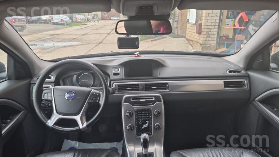 Black Volvo V70 2014 in Jekabpils, with an engine capacity of 2.00 L and mileage of 180 thousand km for 6300 €, photo 4 on AUTOMOTO.COM.LV