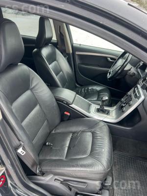 Black Volvo V70 2014 in Jekabpils, with an engine capacity of 2.00 L and mileage of 180 thousand km for 6300 €, photo 10 on AUTOMOTO.COM.LV