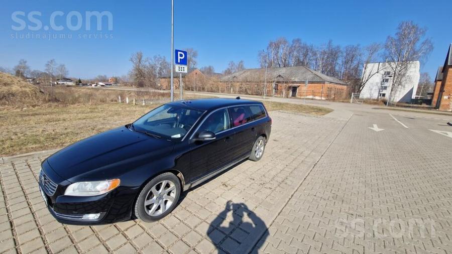 Melns Volvo V70 2014 Daugavpils, ar dzinēja tilpumu 2.00 L un nobraukumu 303 tūkst. km par 6800 €, foto 1 vietnē AUTOMOTO.COM.LV