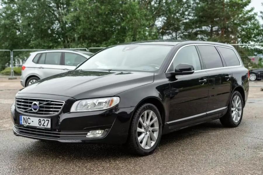 Melns Volvo V70 2014 Liepāja, ar dzinēja tilpumu 2.00 L un nobraukumu 306 tūkst. km par 9800 €, foto 1 vietnē AUTOMOTO.COM.LV