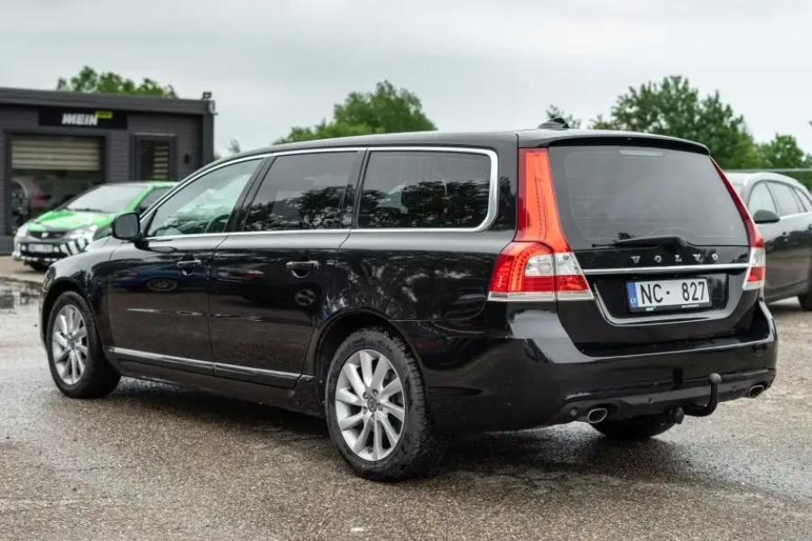 Melns Volvo V70 2014 Liepāja, ar dzinēja tilpumu 2.00 L un nobraukumu 306 tūkst. km par 9800 €, foto 3 vietnē AUTOMOTO.COM.LV
