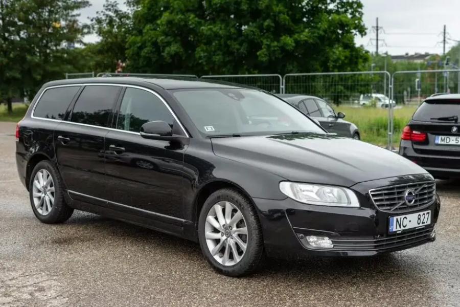 Melns Volvo V70 2014 Liepāja, ar dzinēja tilpumu 2.00 L un nobraukumu 306 tūkst. km par 9800 €, foto 6 vietnē AUTOMOTO.COM.LV