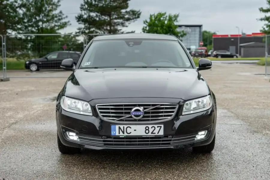 Melns Volvo V70 2014 Liepāja, ar dzinēja tilpumu 2.00 L un nobraukumu 306 tūkst. km par 9800 €, foto 7 vietnē AUTOMOTO.COM.LV