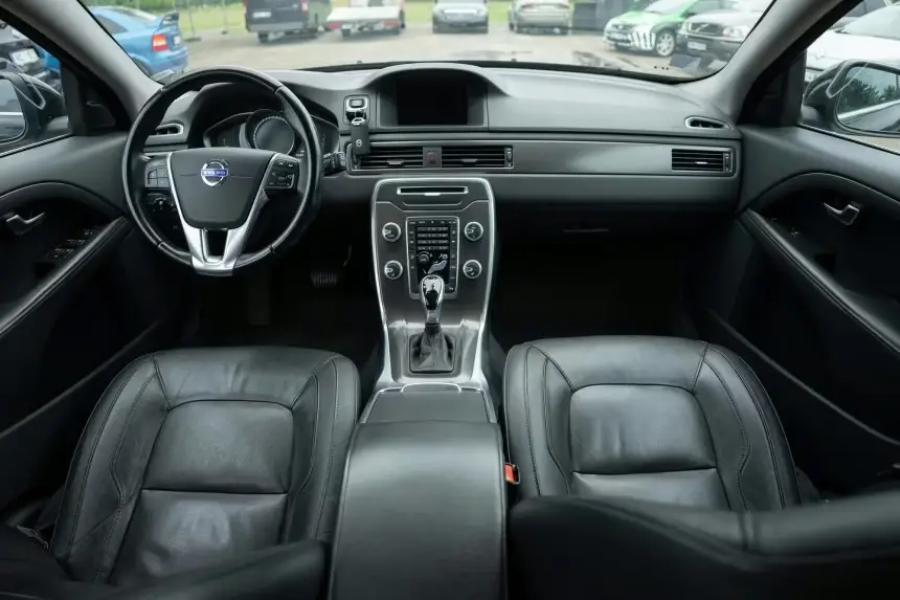 Melns Volvo V70 2014 Liepāja, ar dzinēja tilpumu 2.00 L un nobraukumu 306 tūkst. km par 9800 €, foto 8 vietnē AUTOMOTO.COM.LV