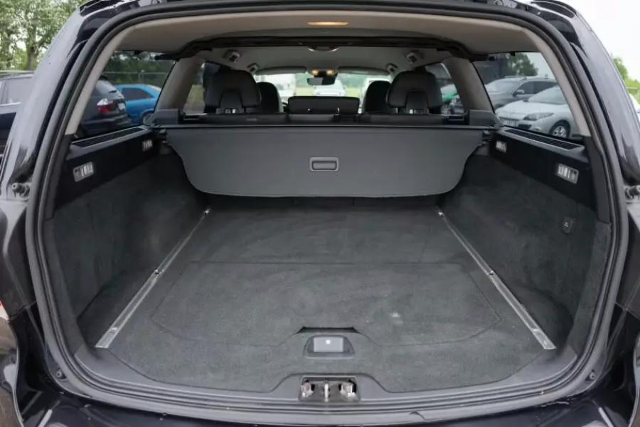 Melns Volvo V70 2014 Liepāja, ar dzinēja tilpumu 2.00 L un nobraukumu 306 tūkst. km par 9800 €, foto 11 vietnē AUTOMOTO.COM.LV