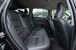 Melns Volvo V70 2014 Liepāja, ar dzinēja tilpumu 2.00 L un nobraukumu 306 tūkst. km par 9800 €, foto 12 vietnē AUTOMOTO.COM.LV