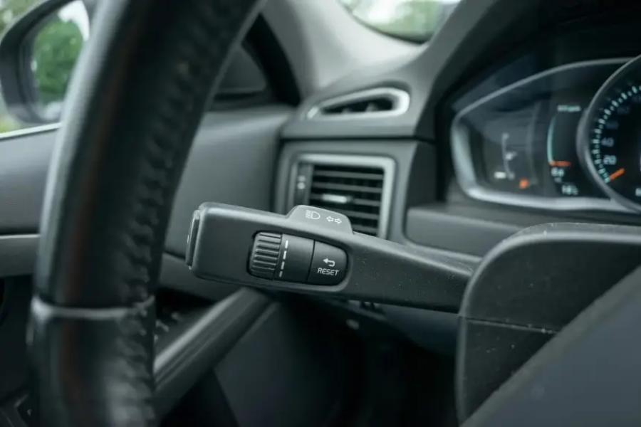 Melns Volvo V70 2014 Liepāja, ar dzinēja tilpumu 2.00 L un nobraukumu 306 tūkst. km par 9800 €, foto 27 vietnē AUTOMOTO.COM.LV