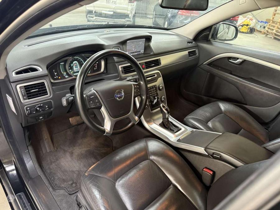 Black Volvo V70 2014 in Vilnius, with an engine capacity of 1.60 L and mileage of 307 thousand km for 5450 €, photo 3 on AUTOMOTO.COM.LV