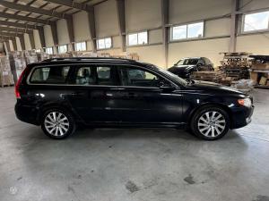 Black Volvo V70 2014 in Vilnius, with an engine capacity of 1.60 L and mileage of 307 thousand km for 5450 €, photo 15 on AUTOMOTO.COM.LV