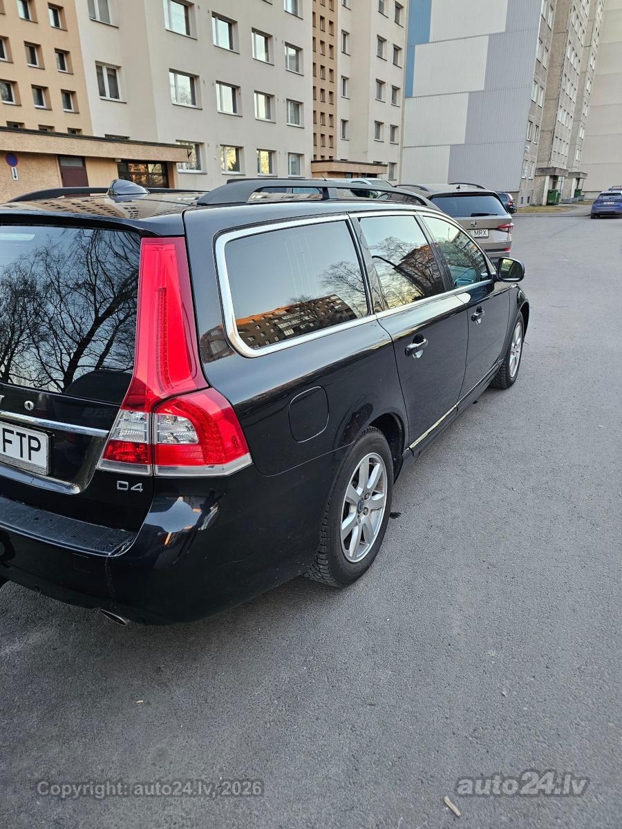 Melns Volvo V70 2014 Tallina, ar dzinēja tilpumu 2.00 L un nobraukumu 254 tūkst. km par 7300 €, foto 3 vietnē AUTOMOTO.COM.LV