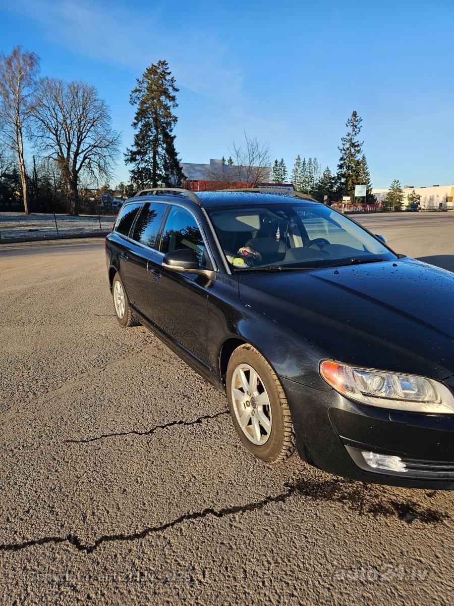 Melns Volvo V70 2014 Tallina, ar dzinēja tilpumu 2.00 L un nobraukumu 254 tūkst. km par 7300 €, foto 6 vietnē AUTOMOTO.COM.LV