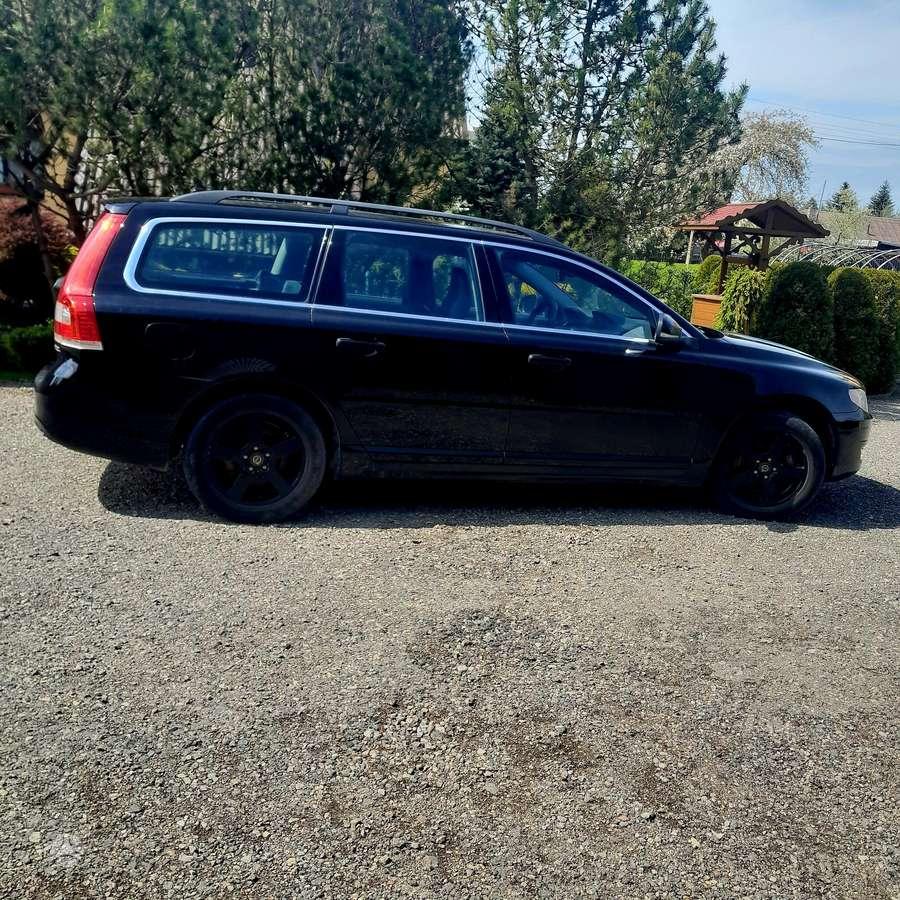 Black Volvo V70 2014 in Marijampole, with an engine capacity of 1.98 L and mileage of 420 thousand km for 2950 €, photo 5 on AUTOMOTO.COM.LV