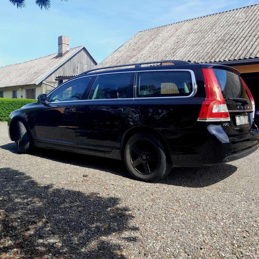 Black Volvo V70 2014 in Marijampole, with an engine capacity of 1.98 L and mileage of 420 thousand km for 2950 €, photo 6 on AUTOMOTO.COM.LV
