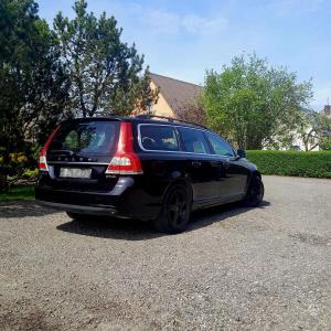Black Volvo V70 2014 in Marijampole, with an engine capacity of 1.98 L and mileage of 420 thousand km for 2950 €, photo 7 on AUTOMOTO.COM.LV