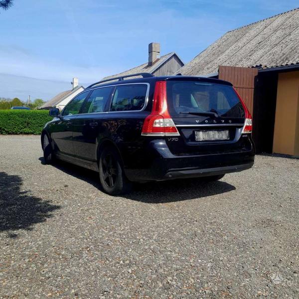 Melns Volvo V70 2014 Marijampole, ar dzinēja tilpumu 1.98 L un nobraukumu 420 tūkst. km par 2950 €, foto 7 vietnē AUTOMOTO.COM.LV