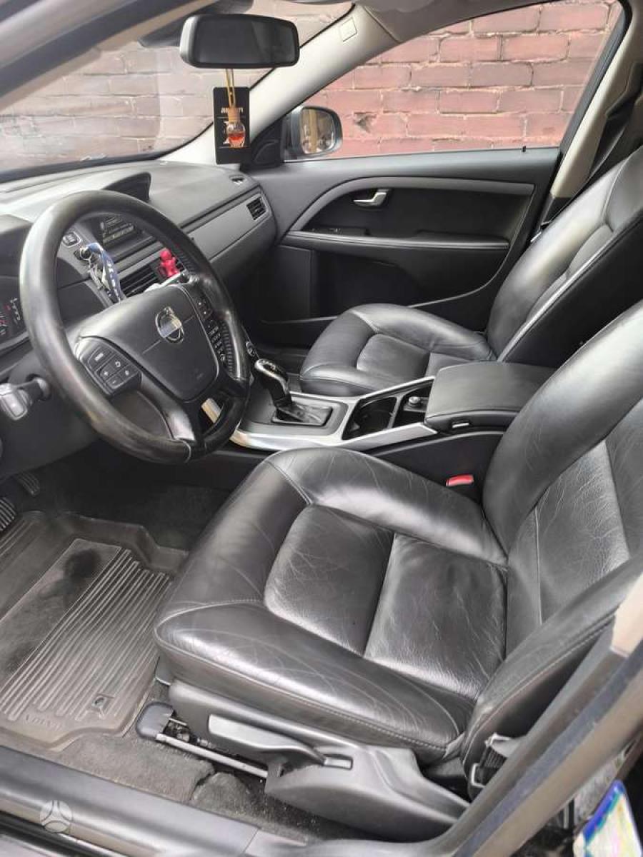 Melns Volvo V70 2014 Šauļi, ar dzinēja tilpumu 1.98 L un nobraukumu 249 tūkst. km par 6800 €, foto 7 vietnē AUTOMOTO.COM.LV
