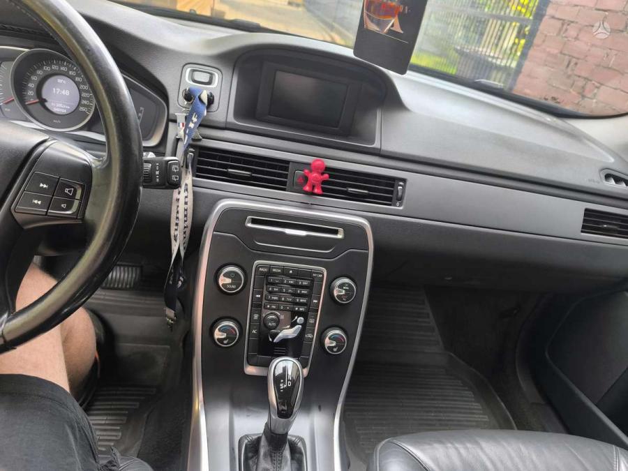 Melns Volvo V70 2014 Šauļi, ar dzinēja tilpumu 1.98 L un nobraukumu 249 tūkst. km par 6800 €, foto 10 vietnē AUTOMOTO.COM.LV
