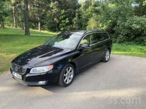 Black Volvo V70 2014 in Riga, with an engine capacity of 2.00 L and mileage of 330 thousand km for 3000 €, photo 3 on AUTOMOTO.COM.LV