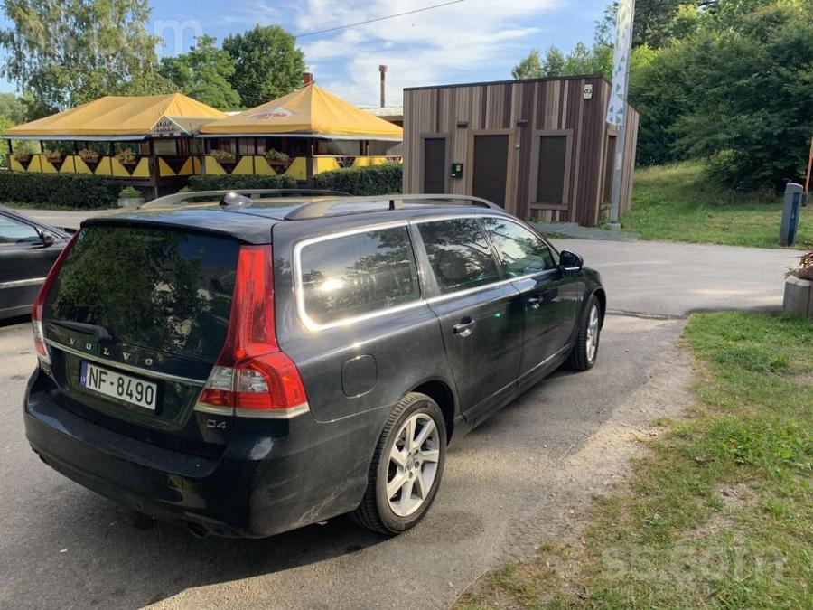 Black Volvo V70 2014 in Riga, with an engine capacity of 2.00 L and mileage of 330 thousand km for 3000 €, photo 5 on AUTOMOTO.COM.LV