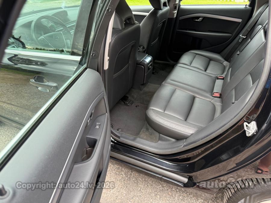 Black Volvo V70 2014 in Tallinn, with an engine capacity of 2.00 L and mileage of 279 thousand km for 7990 €, photo 7 on AUTOMOTO.COM.LV
