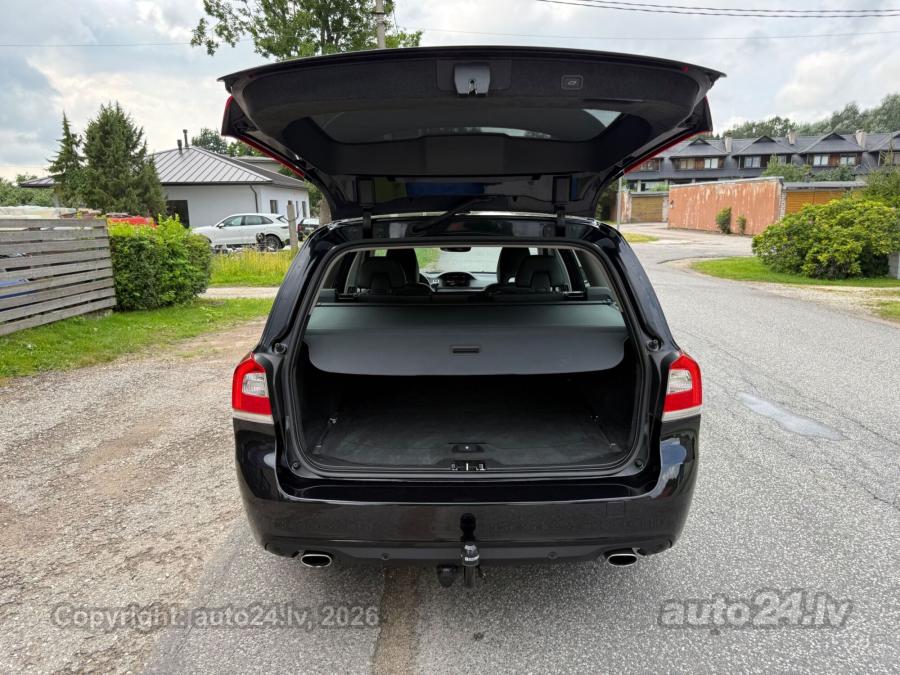 Black Volvo V70 2014 in Tallinn, with an engine capacity of 2.00 L and mileage of 279 thousand km for 7990 €, photo 10 on AUTOMOTO.COM.LV