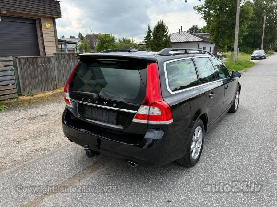 Black Volvo V70 2014 in Tallinn, with an engine capacity of 2.00 L and mileage of 279 thousand km for 7990 €, photo 12 on AUTOMOTO.COM.LV