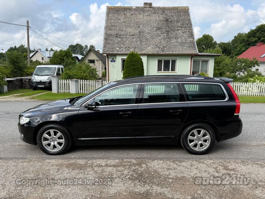 Black Volvo V70 2014 in Tallinn, with an engine capacity of 2.00 L and mileage of 279 thousand km for 7990 €, photo 13 on AUTOMOTO.COM.LV