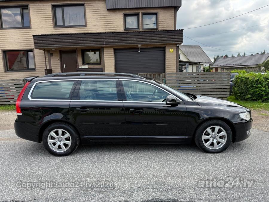 Black Volvo V70 2014 in Tallinn, with an engine capacity of 2.00 L and mileage of 279 thousand km for 7990 €, photo 14 on AUTOMOTO.COM.LV