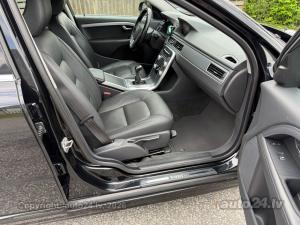 Black Volvo V70 2014 in Tallinn, with an engine capacity of 2.00 L and mileage of 279 thousand km for 7990 €, photo 15 on AUTOMOTO.COM.LV