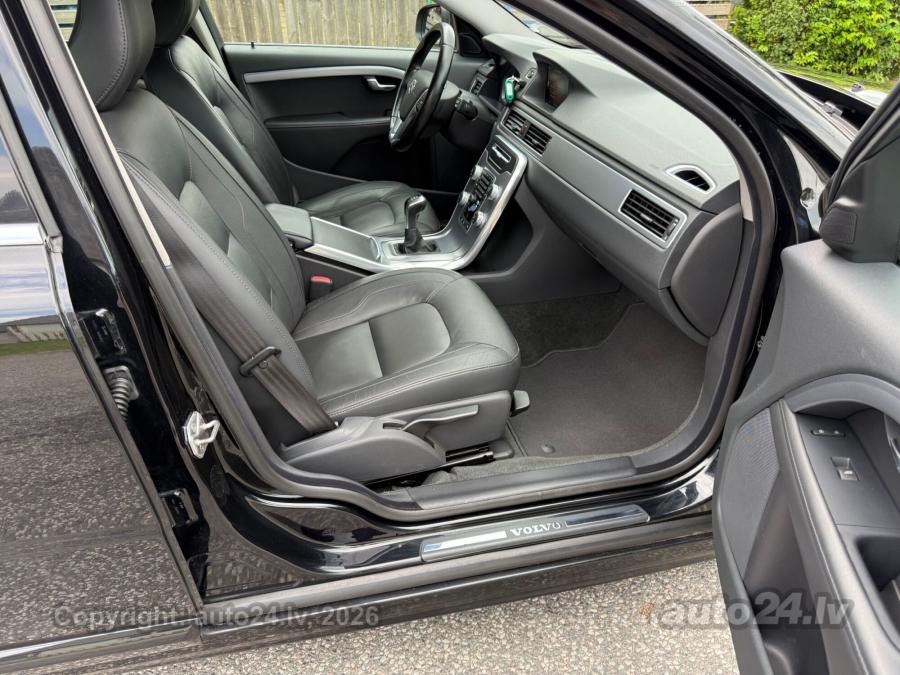 Black Volvo V70 2014 in Tallinn, with an engine capacity of 2.00 L and mileage of 279 thousand km for 7990 €, photo 15 on AUTOMOTO.COM.LV