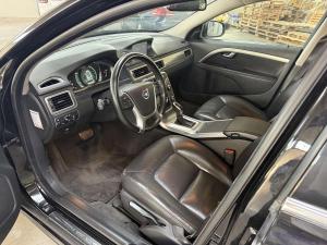 Melns Volvo V70 2014 Viļņa, ar dzinēja tilpumu 1.60 L un nobraukumu 301 tūkst. km par 5400 €, foto 8 vietnē AUTOMOTO.COM.LV