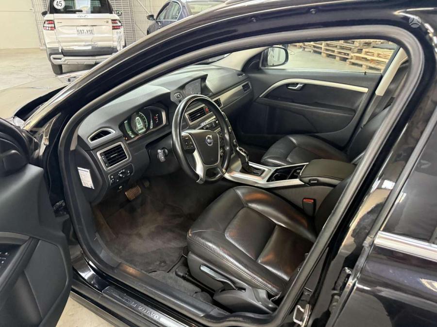 Melns Volvo V70 2014 Viļņa, ar dzinēja tilpumu 1.60 L un nobraukumu 301 tūkst. km par 5400 €, foto 10 vietnē AUTOMOTO.COM.LV